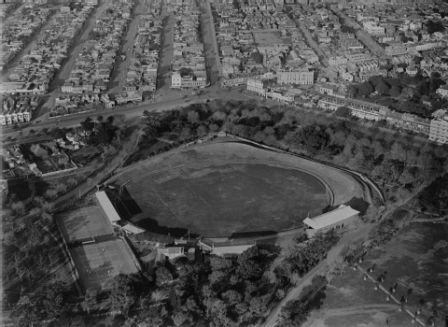 Junction Oval, St Kilda, Victoria – Scoreboard pressure