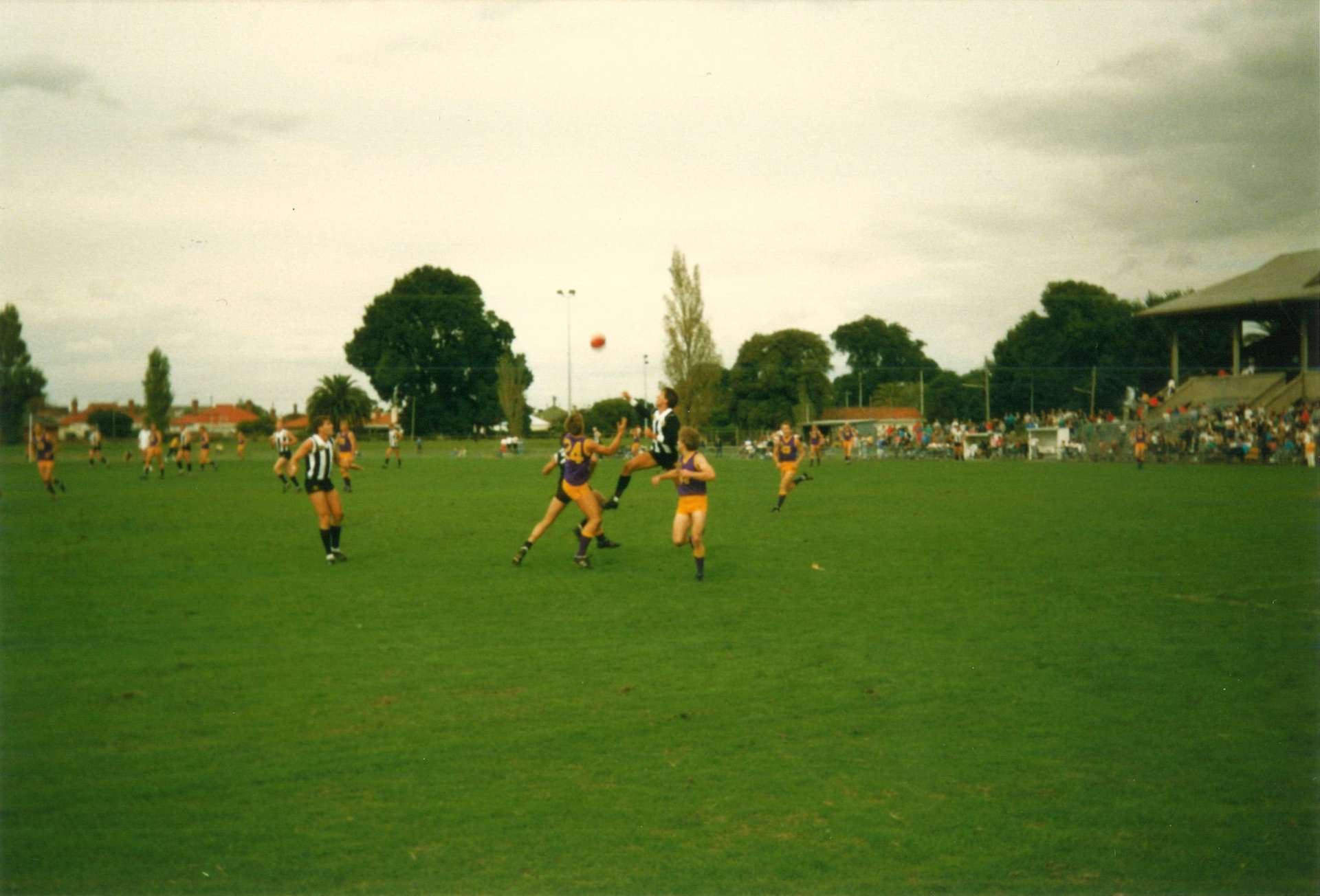 Alex G. Gillon Oval (Brunswick VFA), Victoria – Scoreboard pressure
