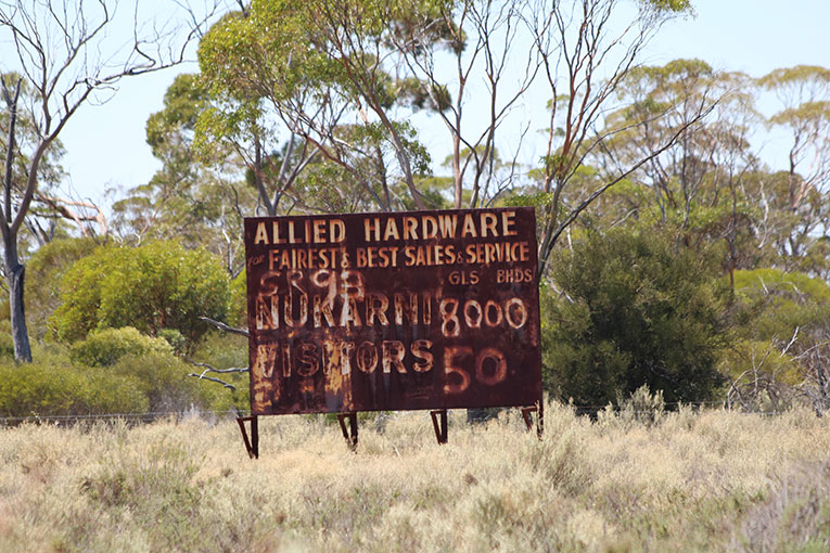 Nukarni, Western Australia – Scoreboard pressure