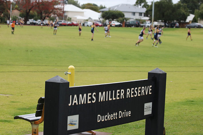 Manning, James Miller Oval, Western Australia – Scoreboard pressure
